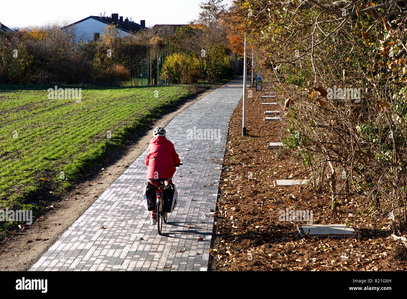 First solar cycle path in Germany, in Erftstadt, a 90 meter long test ...