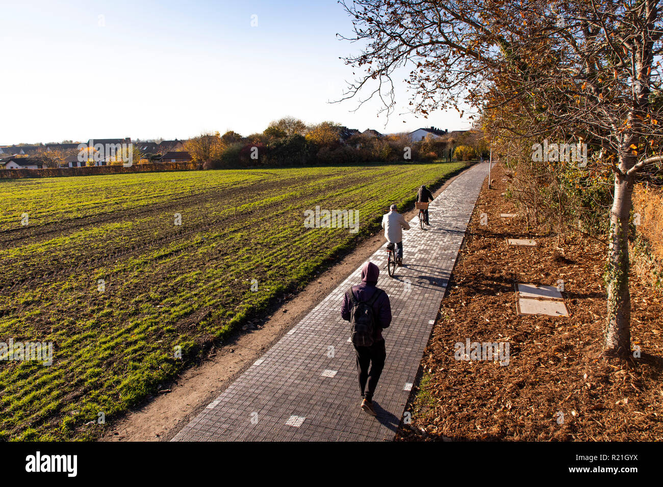 First solar cycle path in Germany, in Erftstadt, a 90 meter long test ...