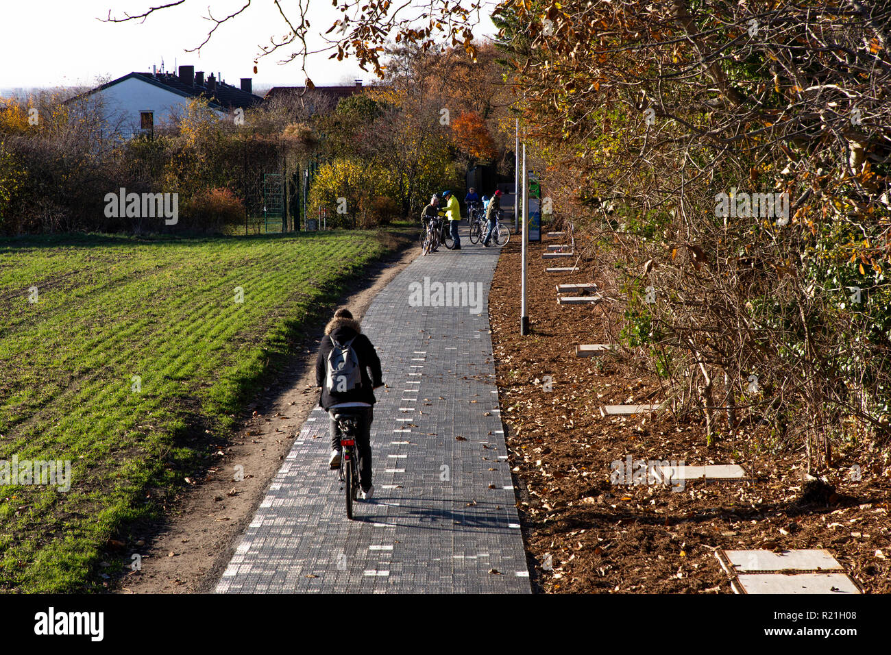 First solar cycle path in Germany, in Erftstadt, a 90 meter long test ...
