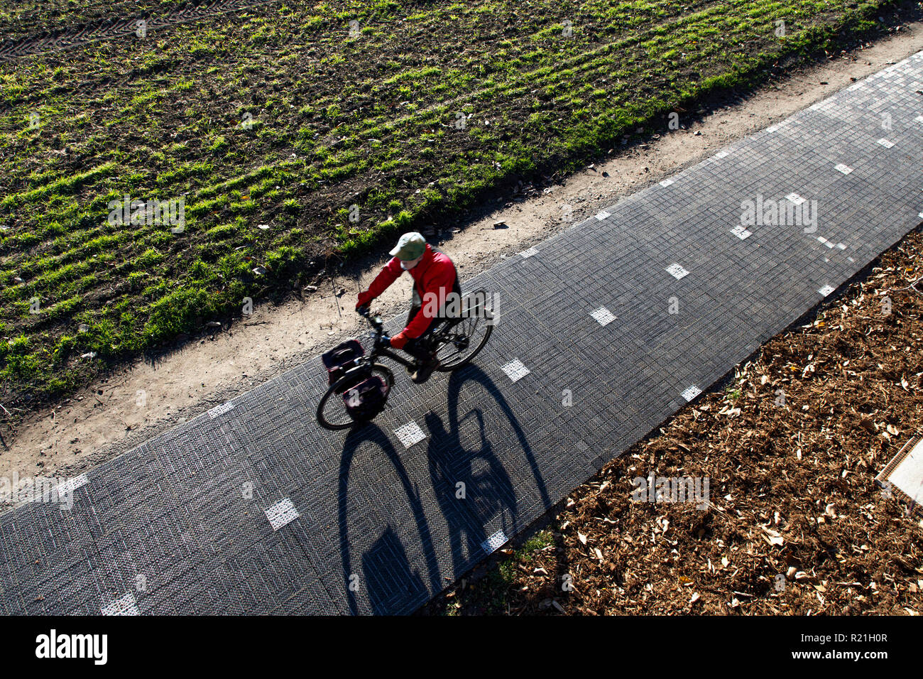 First solar cycle path in Germany, in Erftstadt, a 90 meter long test ...