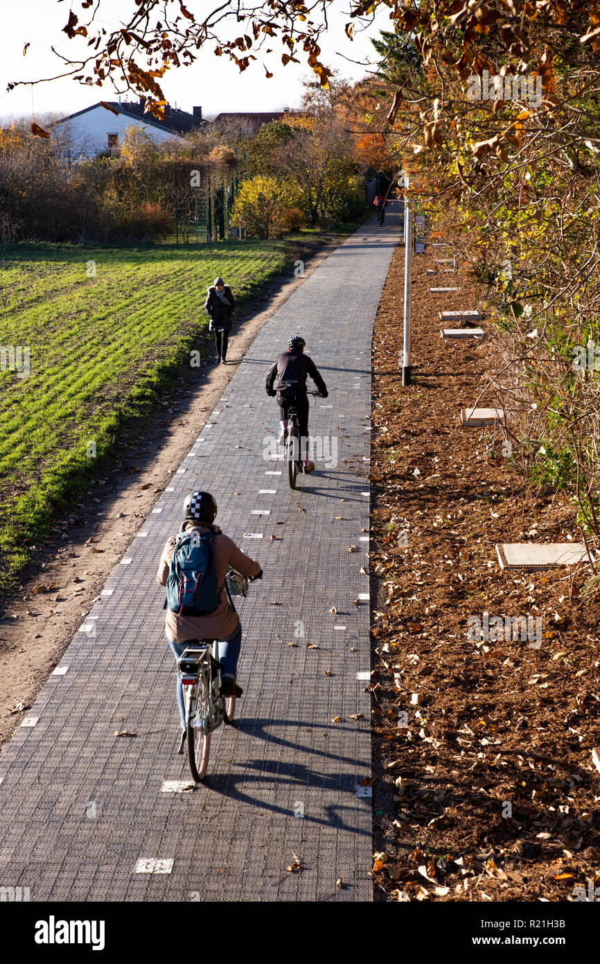 First solar cycle path in Germany, in Erftstadt, a 90 meter long test ...