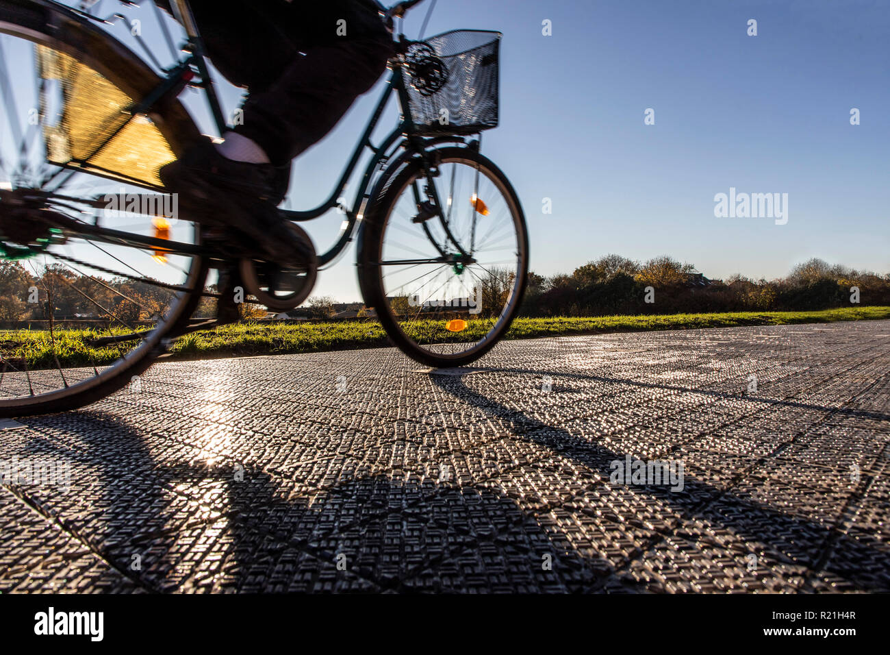 First solar cycle path in Germany, in Erftstadt, a 90 meter long test ...