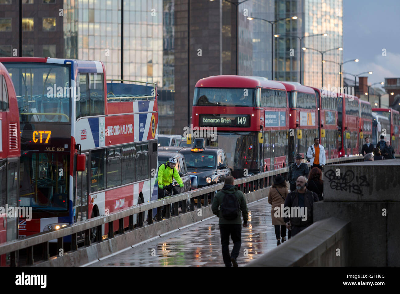 Bus Queue Rain High Resolution Stock Photography and Images - Alamy