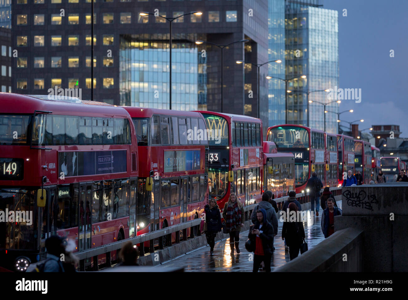 Queue of buses hi-res stock photography and images - Alamy