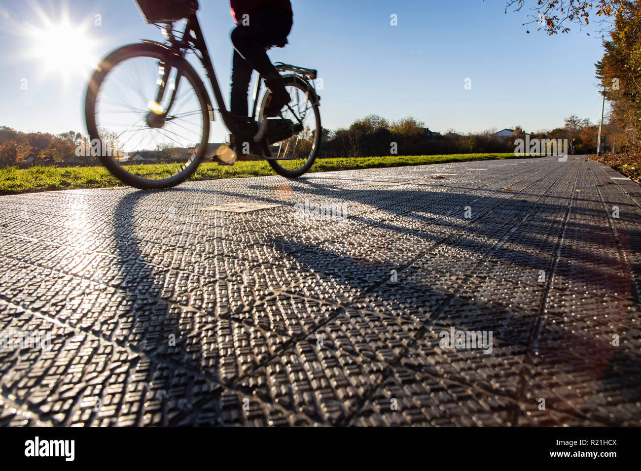 First solar cycle path in Germany, in Erftstadt, a 90 meter long test ...
