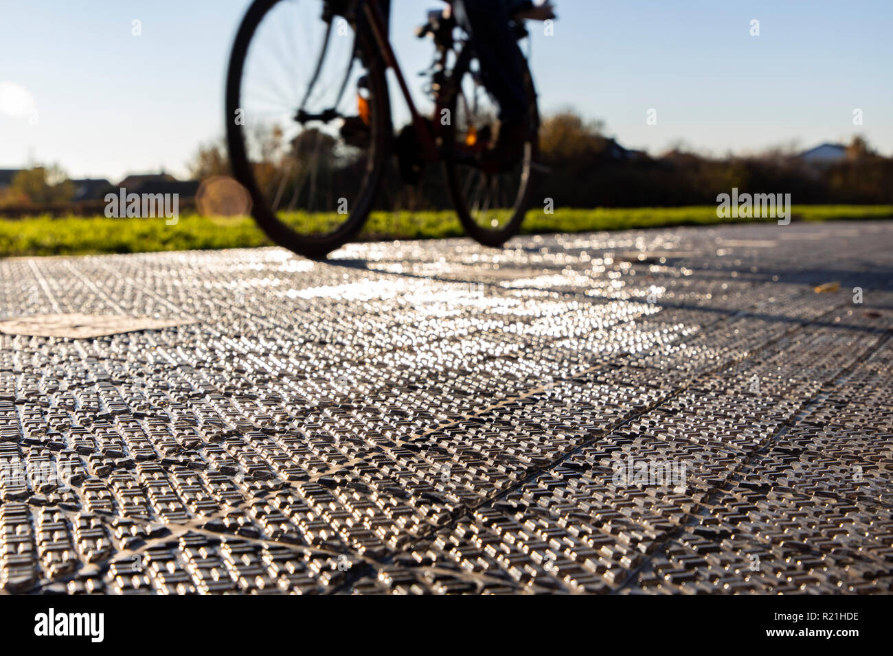 First solar cycle path in Germany, in Erftstadt, a 90 meter long test ...
