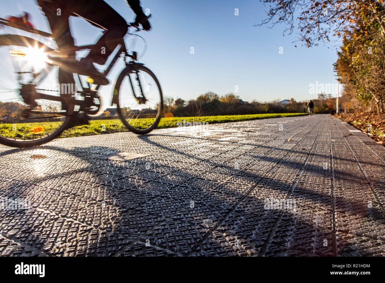 First solar cycle path in Germany, in Erftstadt, a 90 meter long test ...