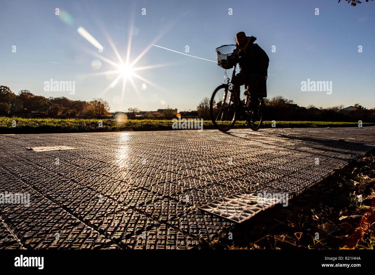 First solar cycle path in Germany, in Erftstadt, a 90 meter long test ...
