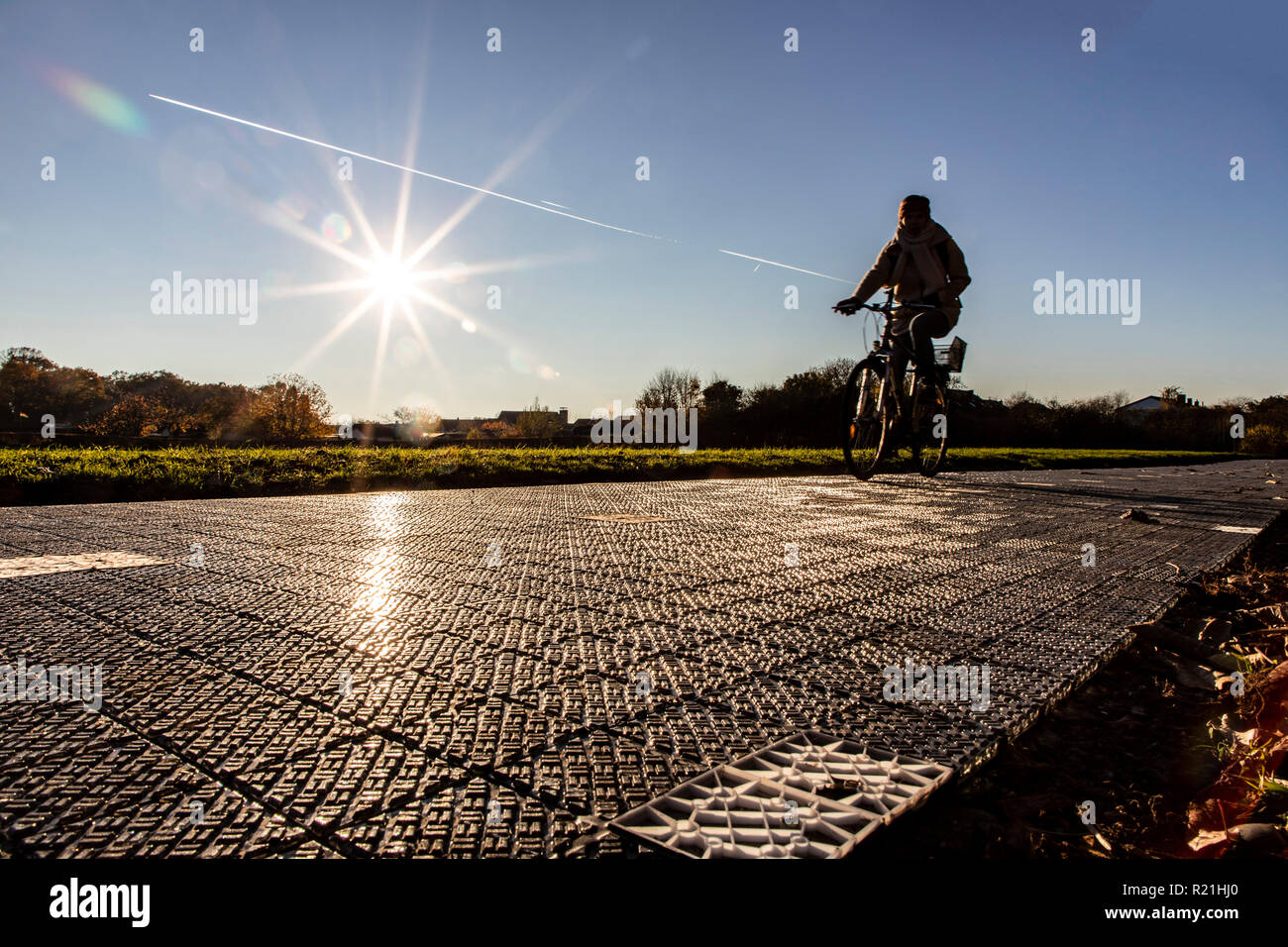 First solar cycle path in Germany, in Erftstadt, a 90 meter long test ...