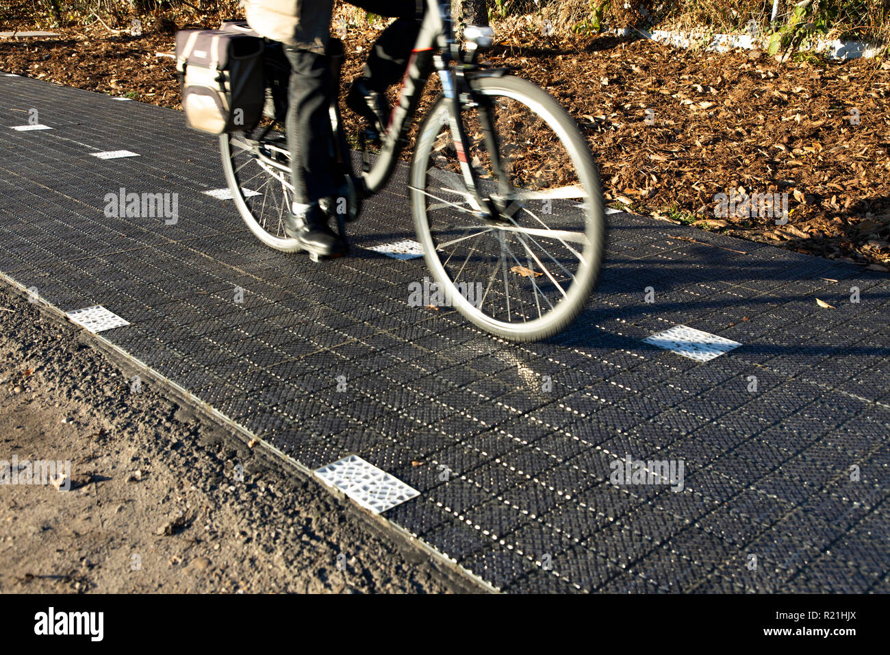 First solar cycle path in Germany, in Erftstadt, a 90 meter long test ...
