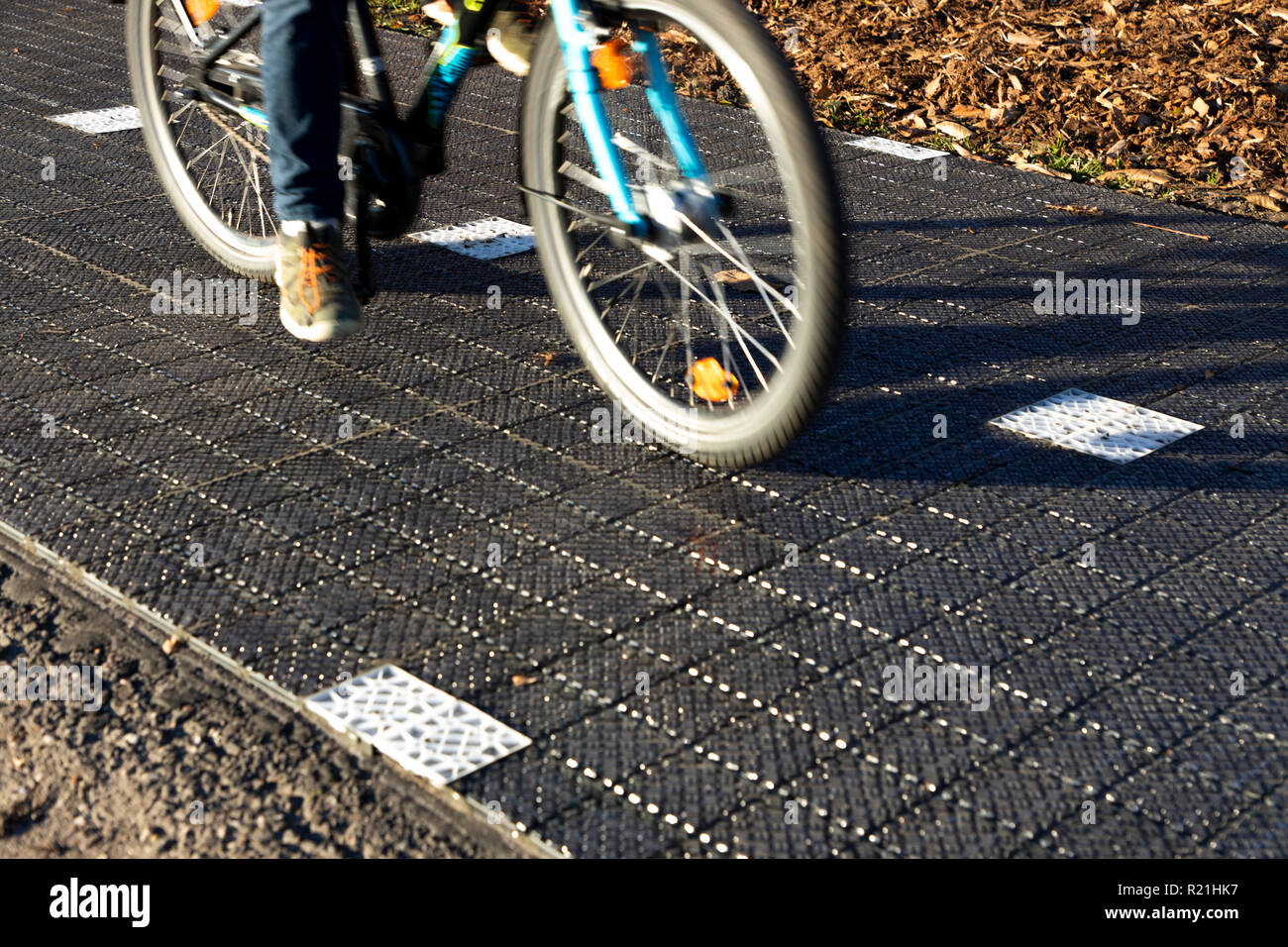 First solar cycle path in Germany, in Erftstadt, a 90 meter long test ...