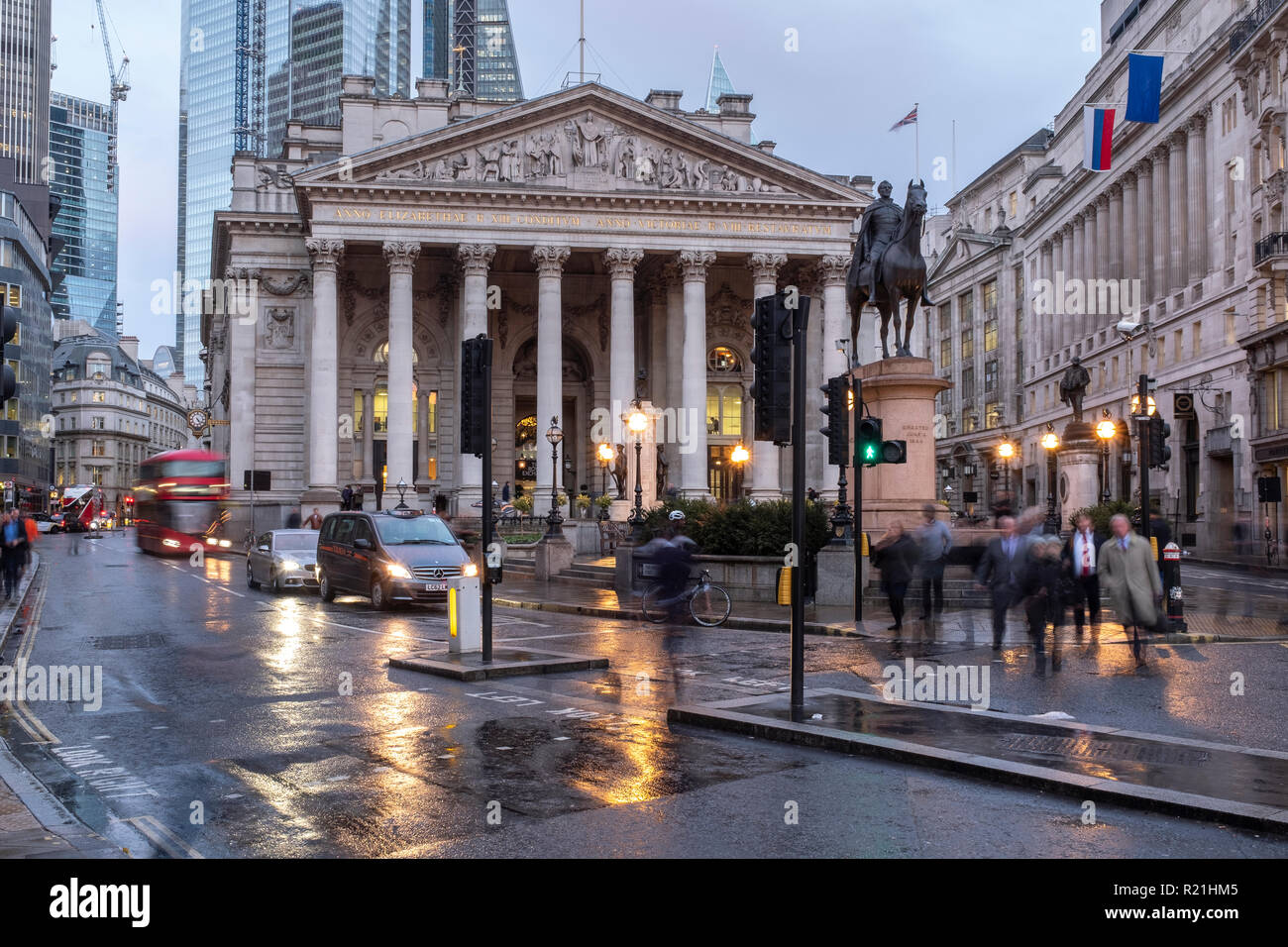London roads hi-res stock photography and images - Alamy
