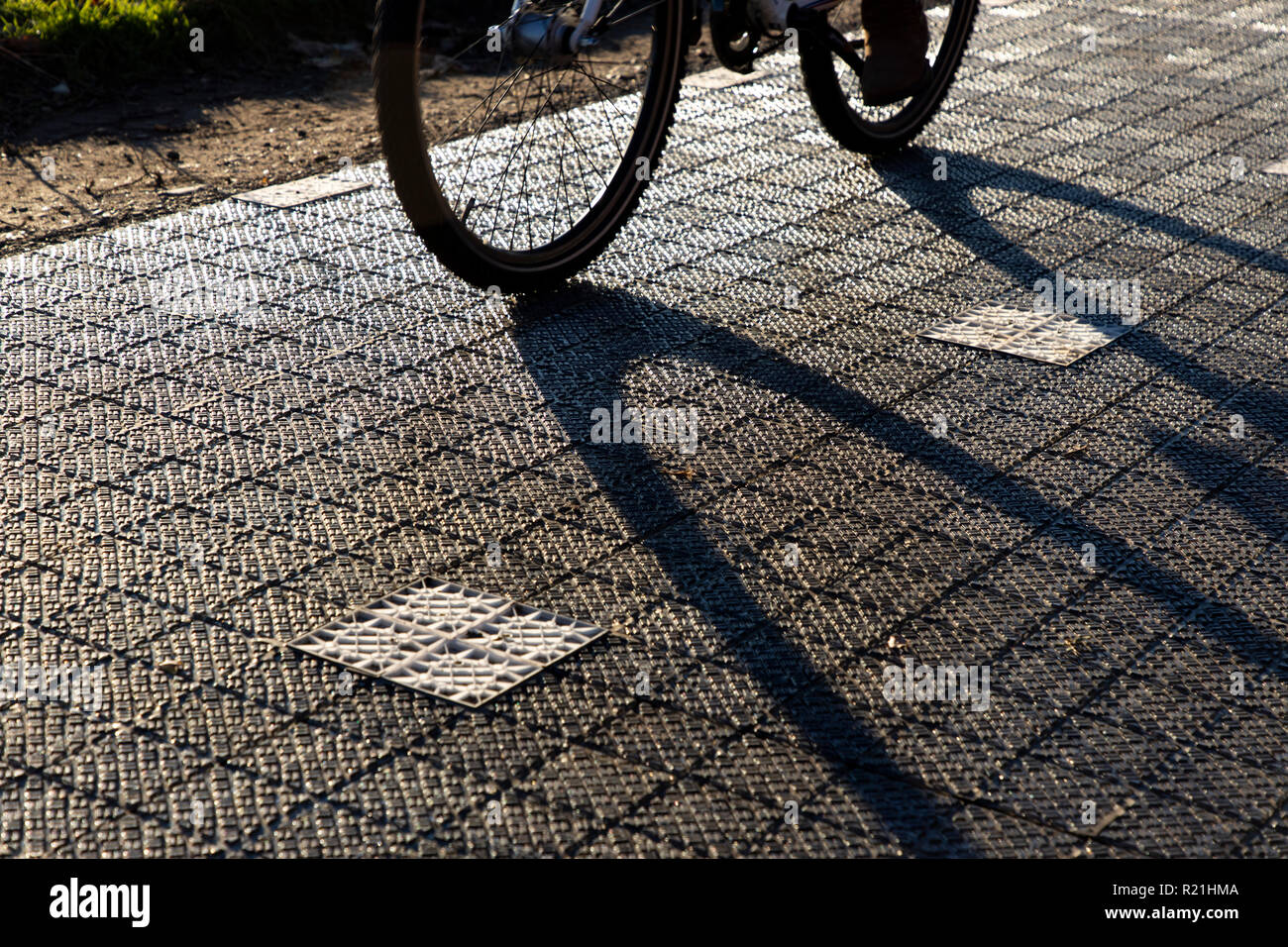 First solar cycle path in Germany, in Erftstadt, a 90 meter long test ...