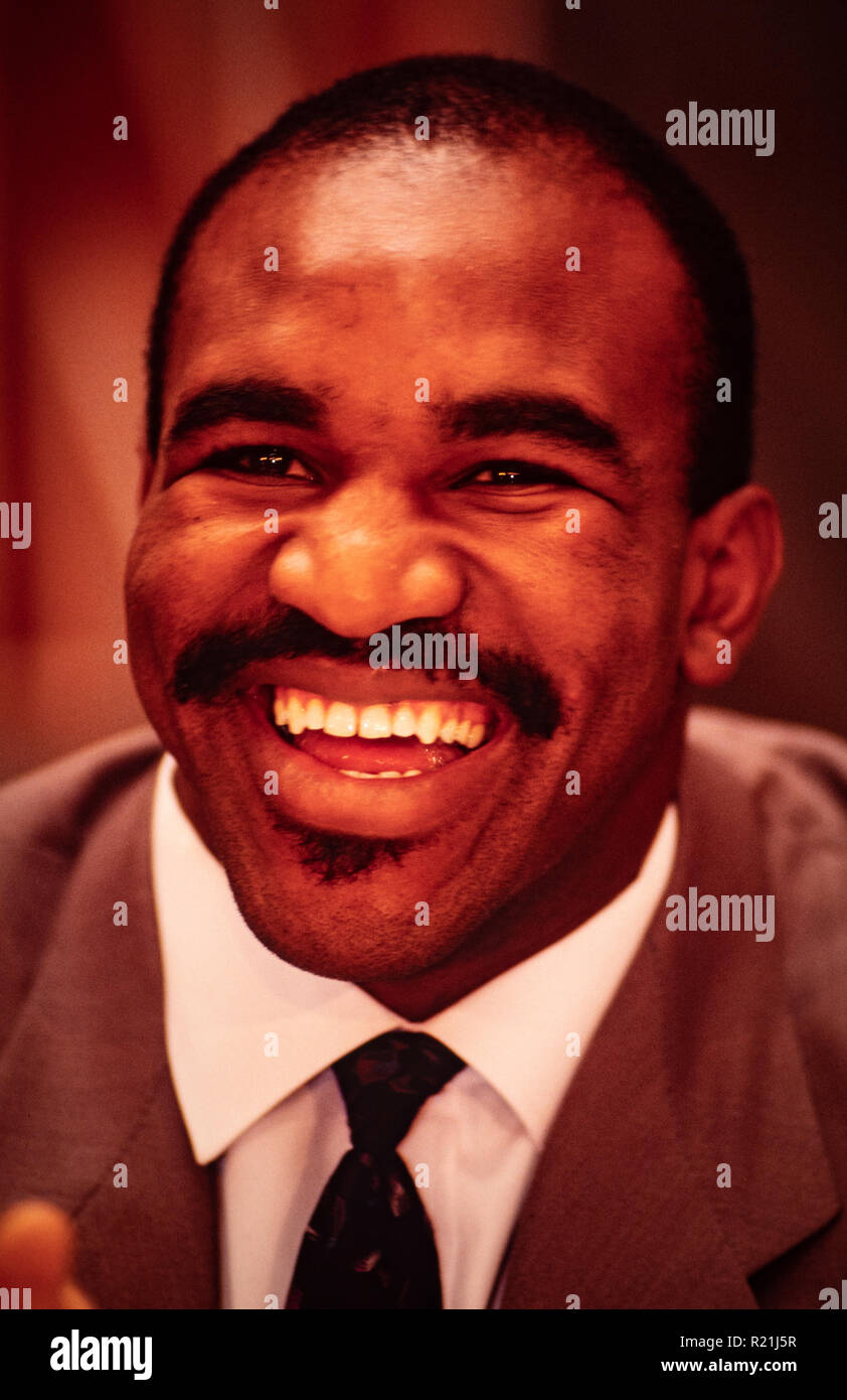 Heavyweight boxer evander holyfield hi-res stock photography and images ...