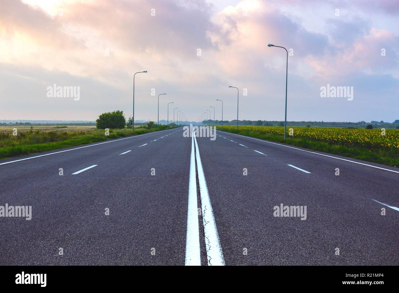 Empty Flat Road High Resolution Stock Photography and Images - Alamy