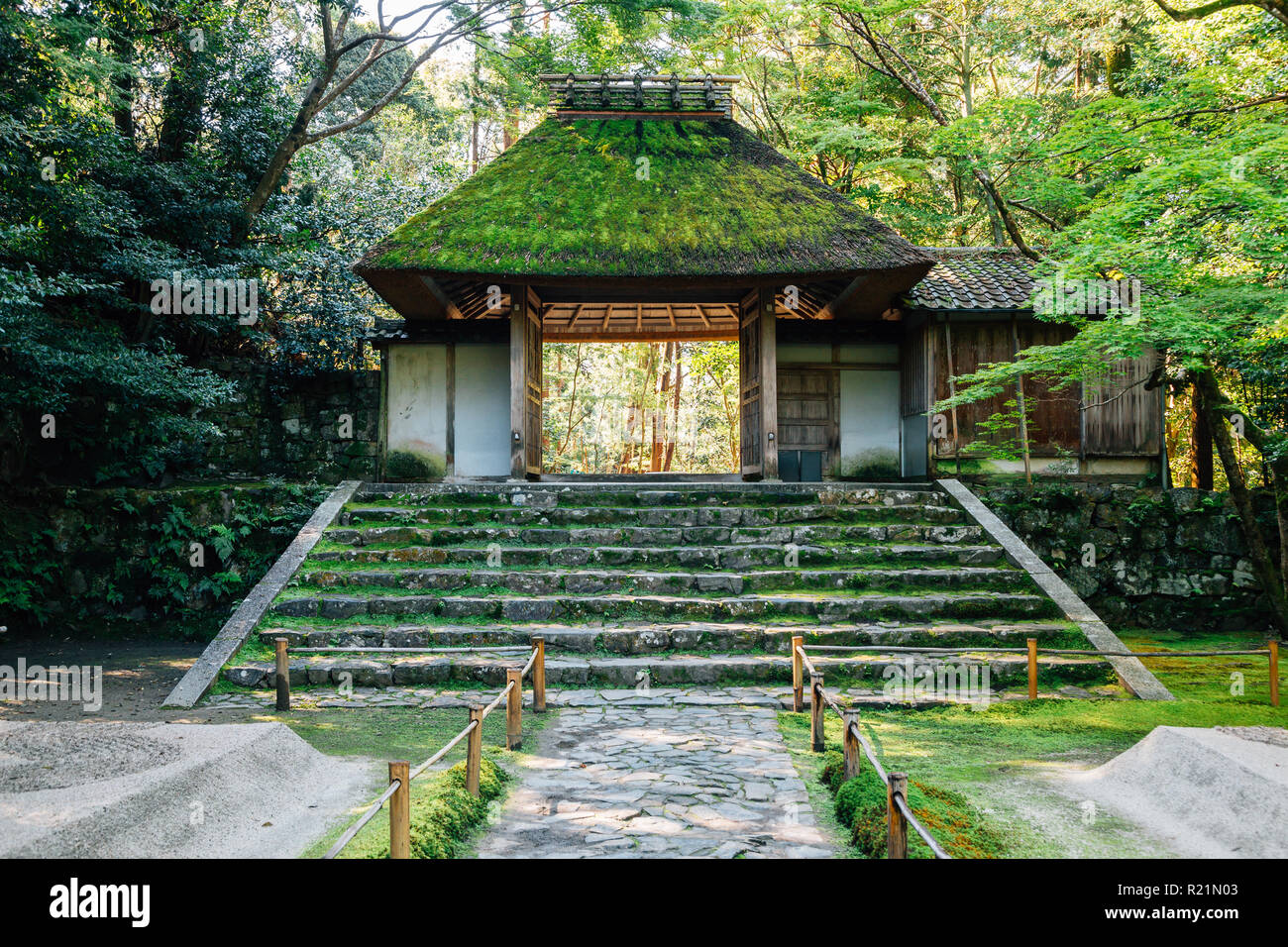 Honen-in Temple traditional architecture in Kyoto, Japan Stock Photo - Alamy