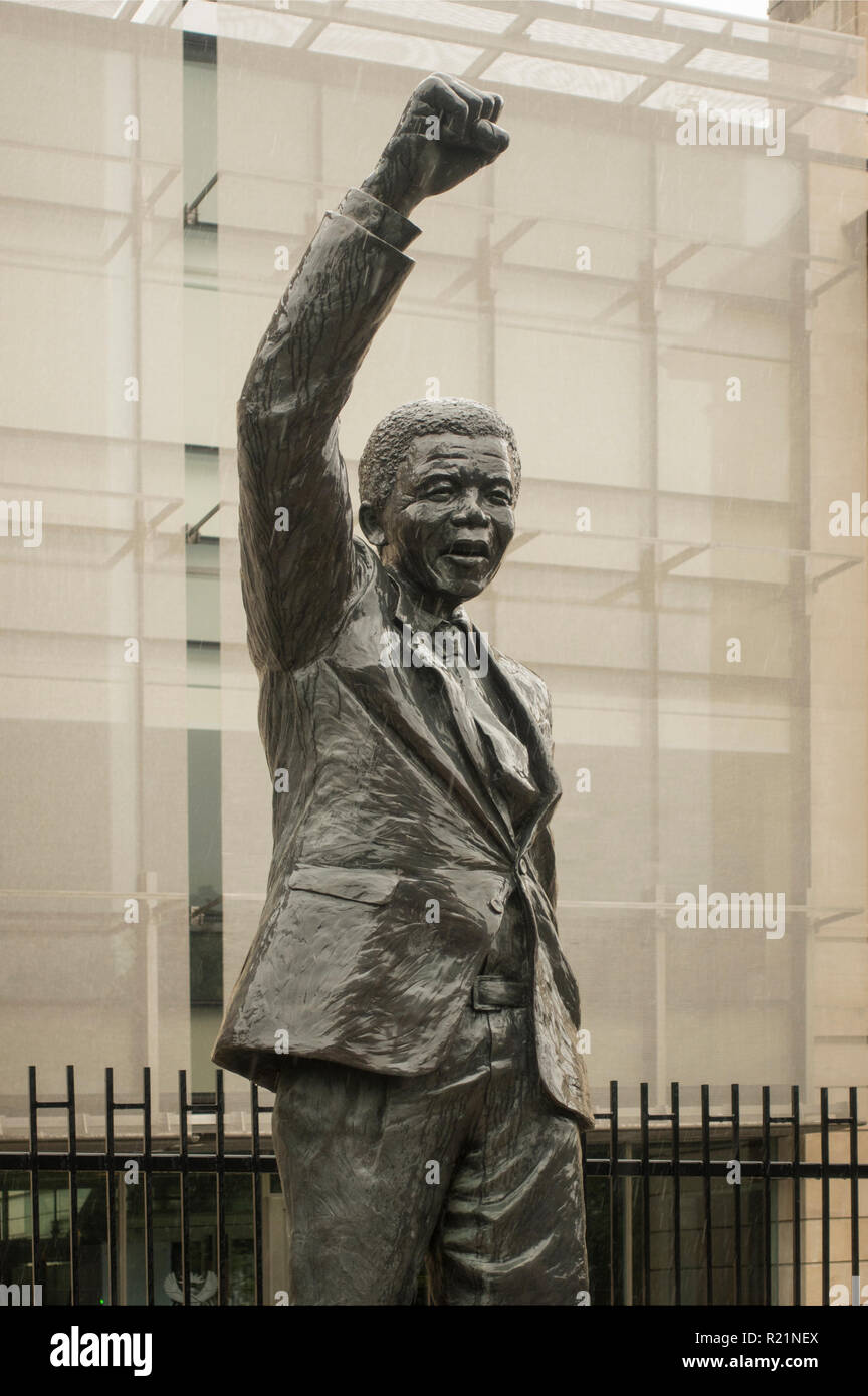 South african statue hi-res stock photography and images - Alamy