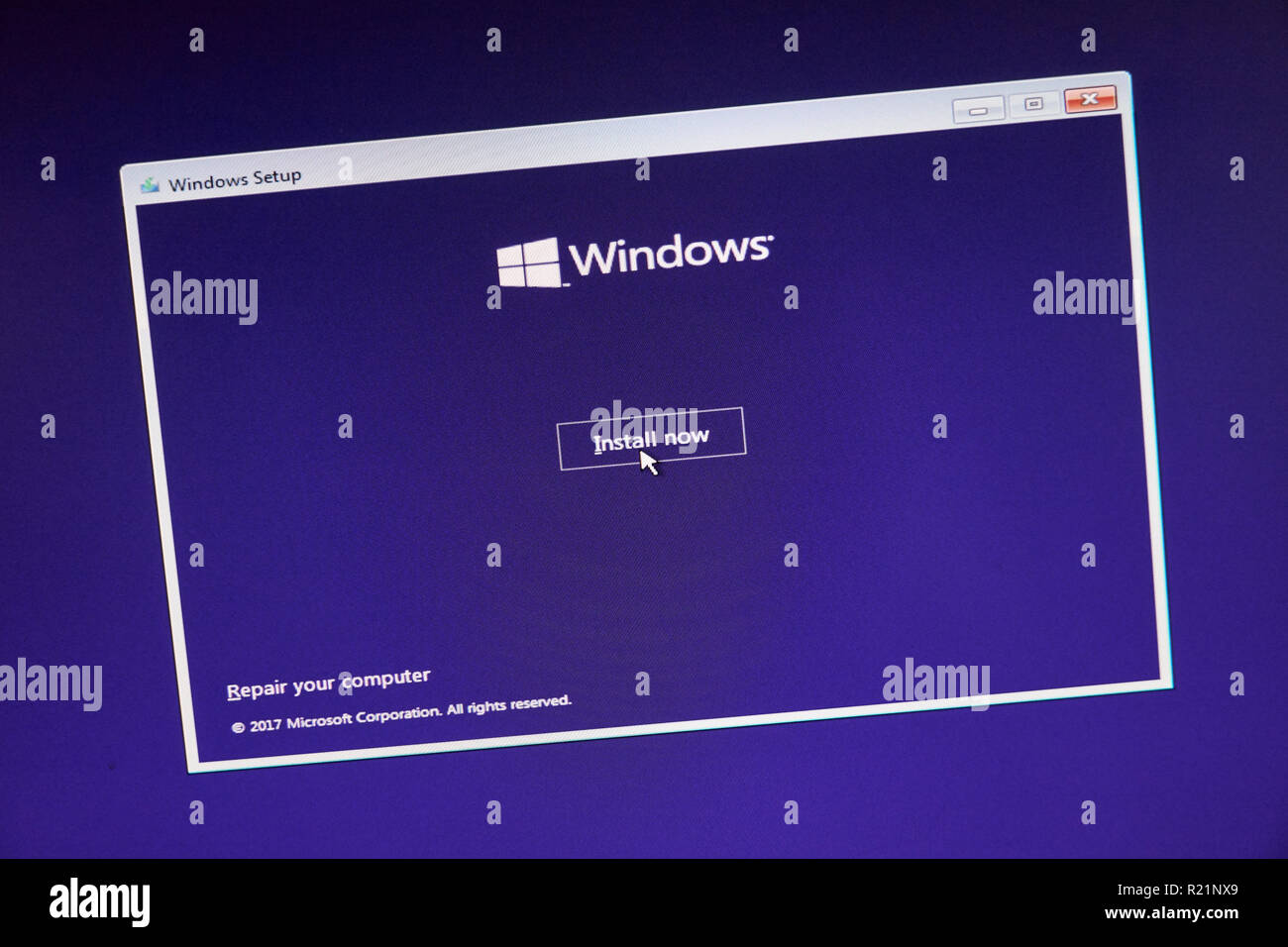 Windows 10 operating system logo hi-res stock photography and images ...