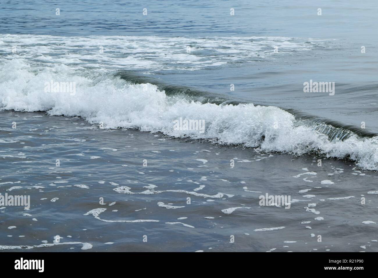 Bubbles in a wave hi-res stock photography and images - Alamy