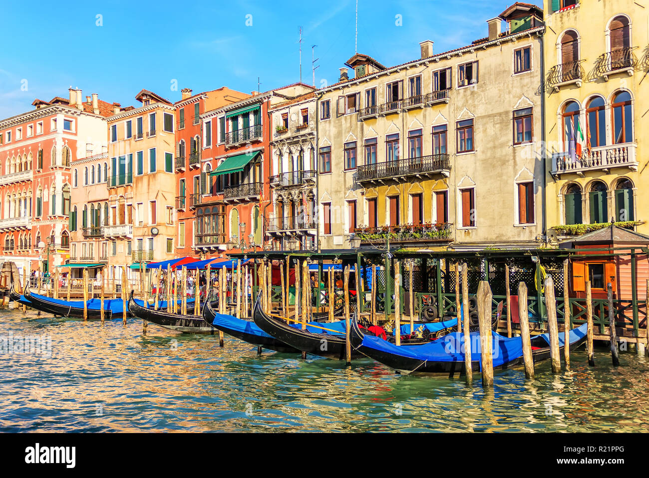 Old pier cafe hi-res stock photography and images - Alamy