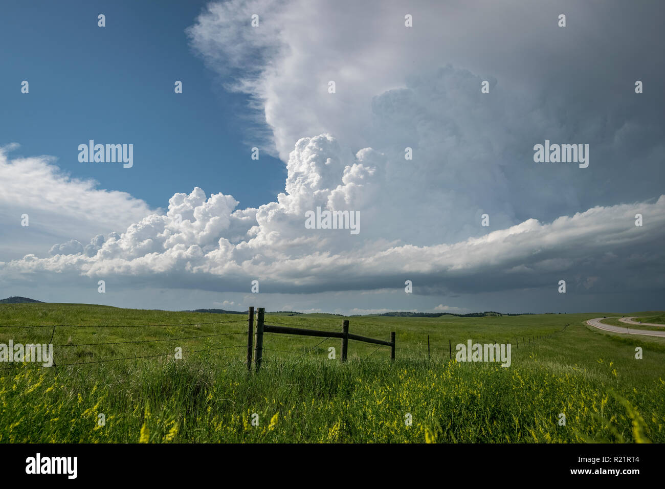 Supercell tornado alley great plains hi-res stock photography and ...