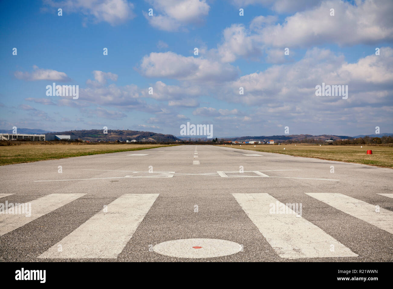 Air strip view hi-res stock photography and images - Alamy