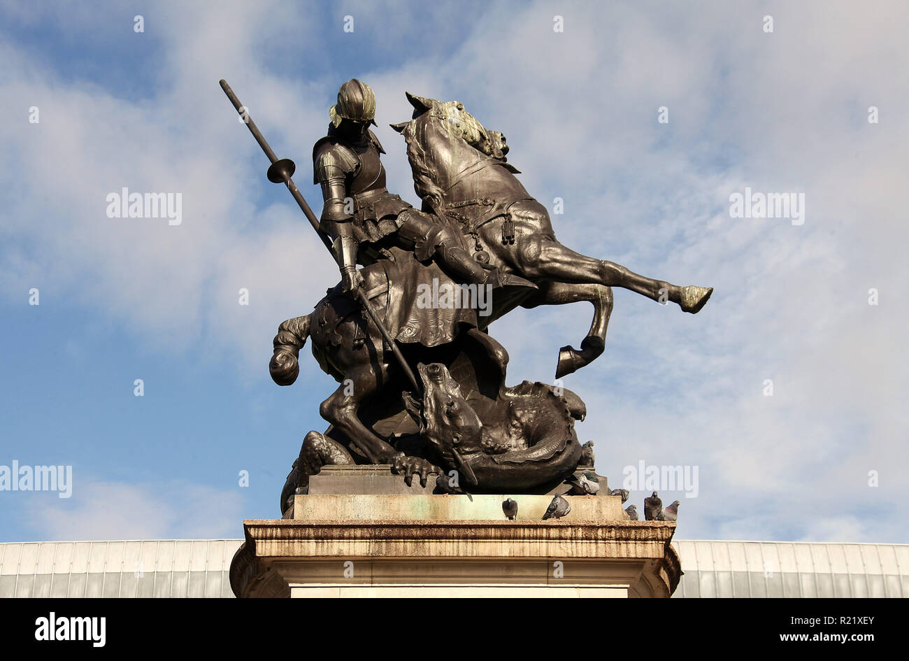 Bronze statue st george dragon hi-res stock photography and images - Alamy