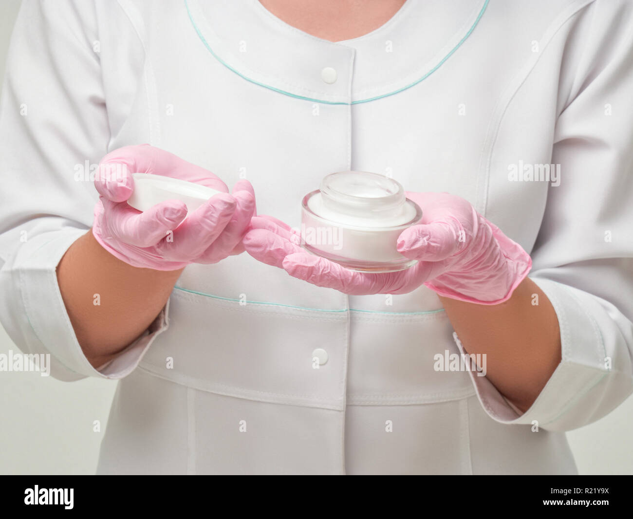 Hand opening jar hi-res stock photography and images - Alamy