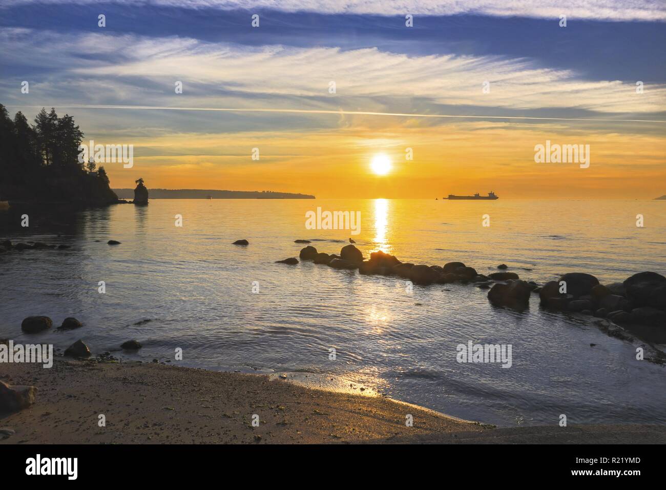 Beautiful Sunset Sky Horizon over Burrard Strait from Stanley Park ...