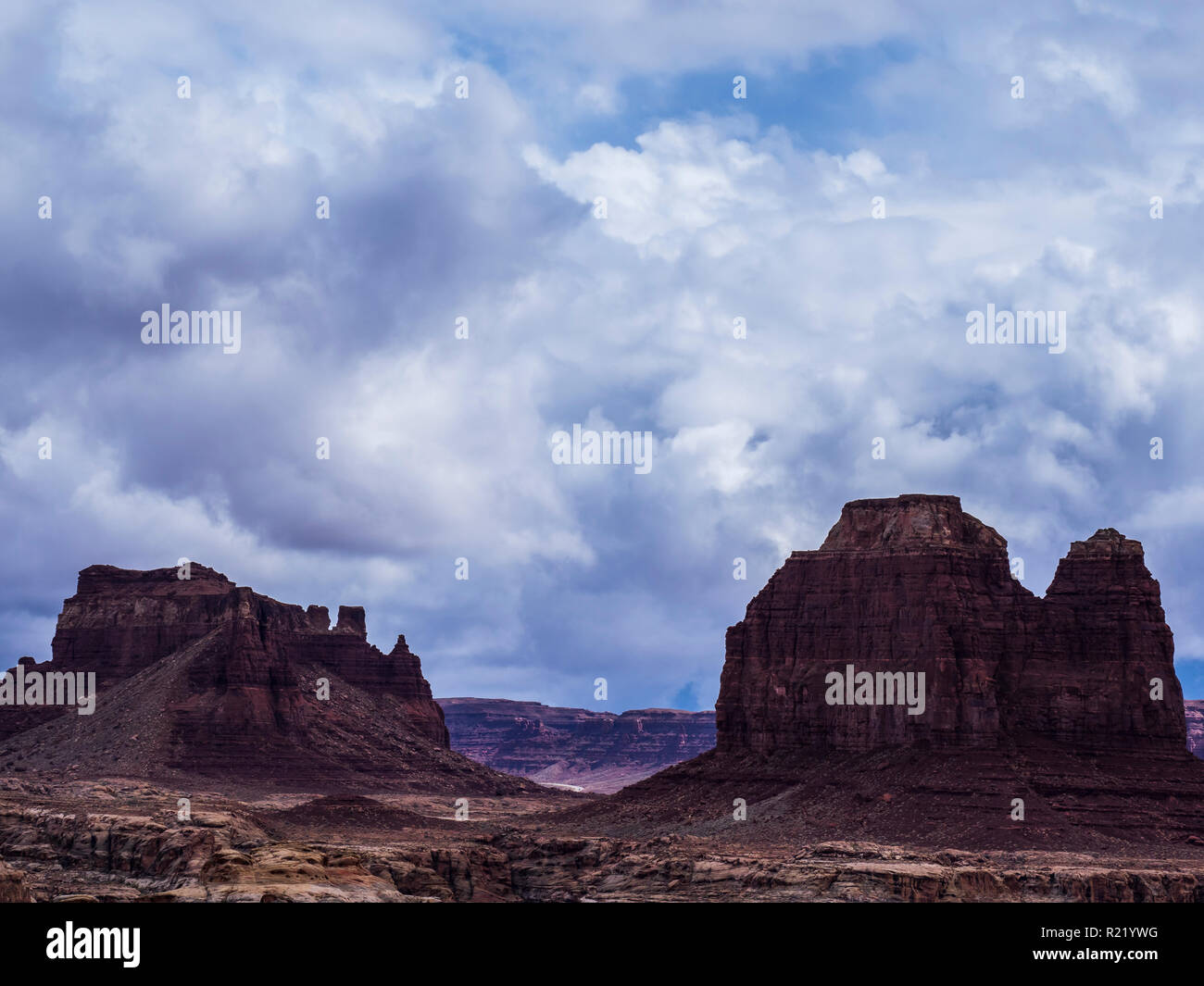 Storm clouds over the buttes near Hite, Glen Canyon National Recreation ...
