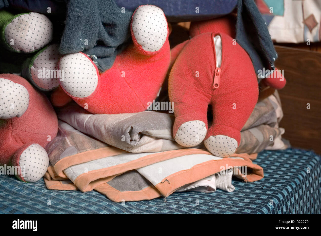 Pile of soft toys hi-res stock photography and images - Alamy