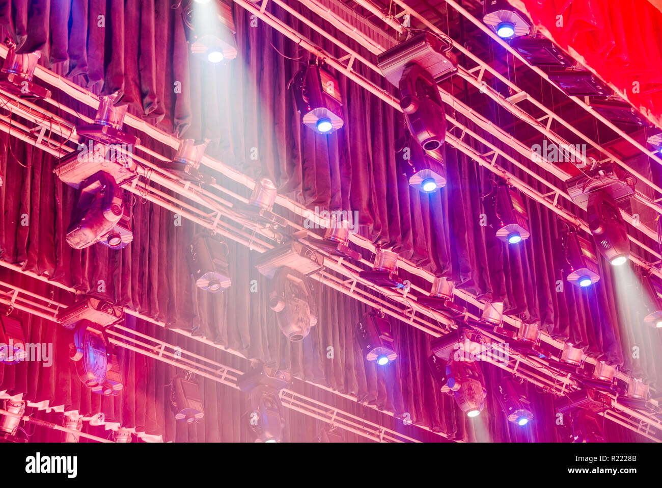 Blue spotlight rays night event hi-res stock photography and images - Alamy