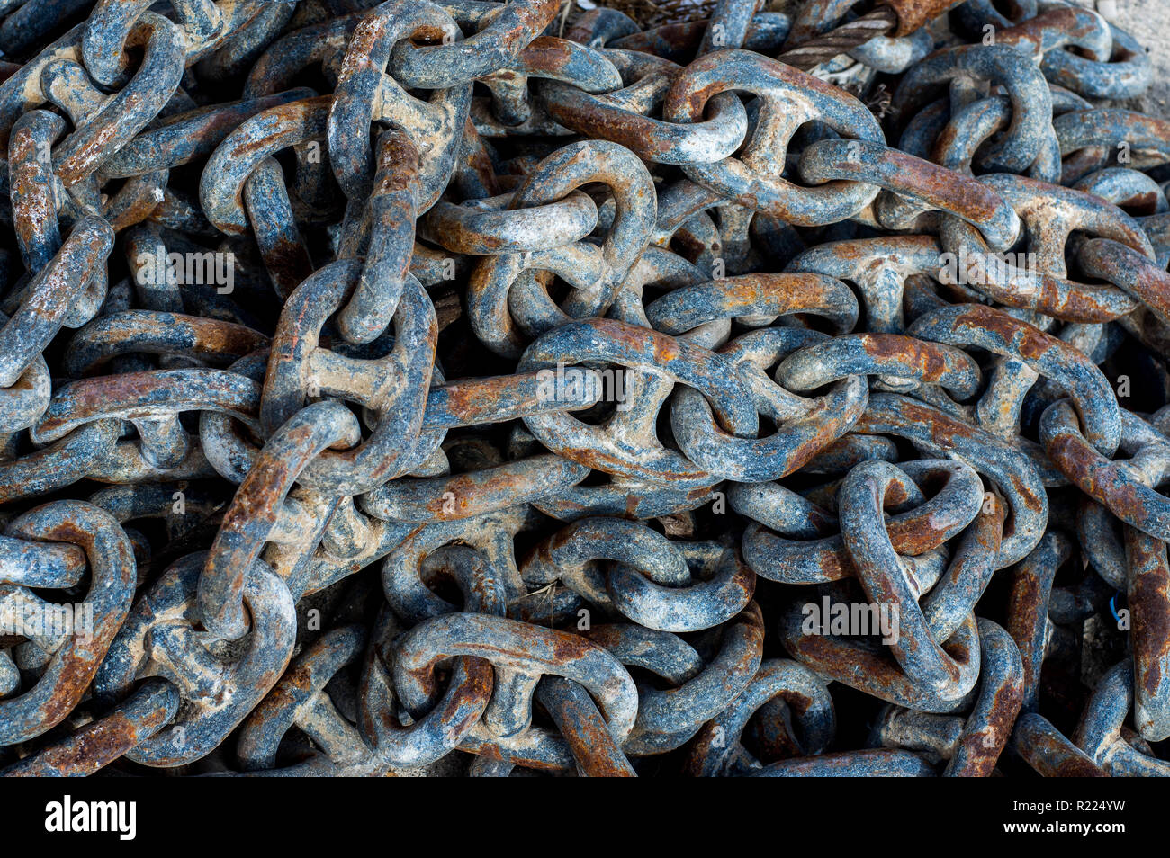 Rusted chains hi-res stock photography and images - Alamy