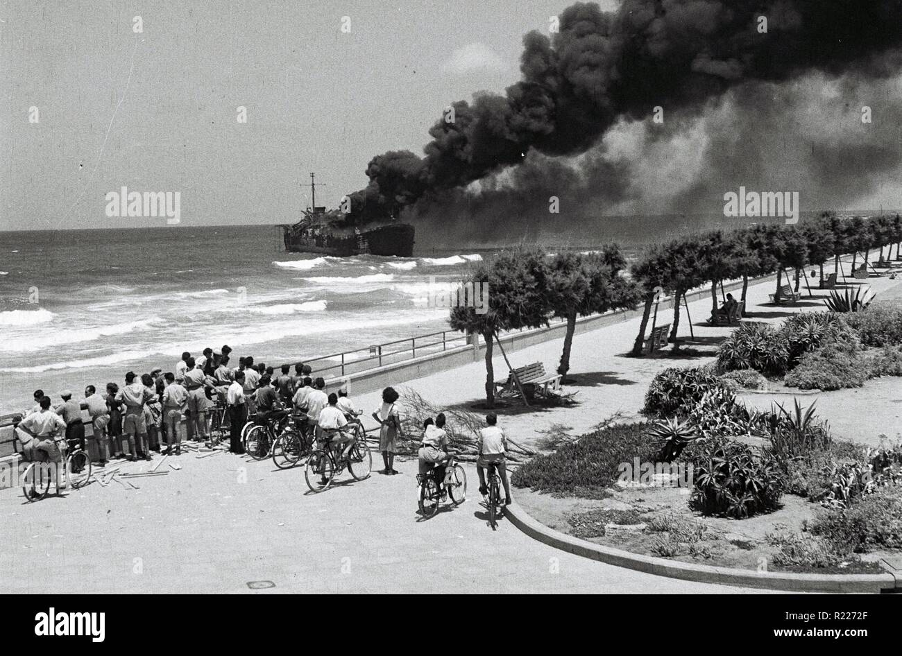 1940s cargo ship hi-res stock photography and images - Alamy