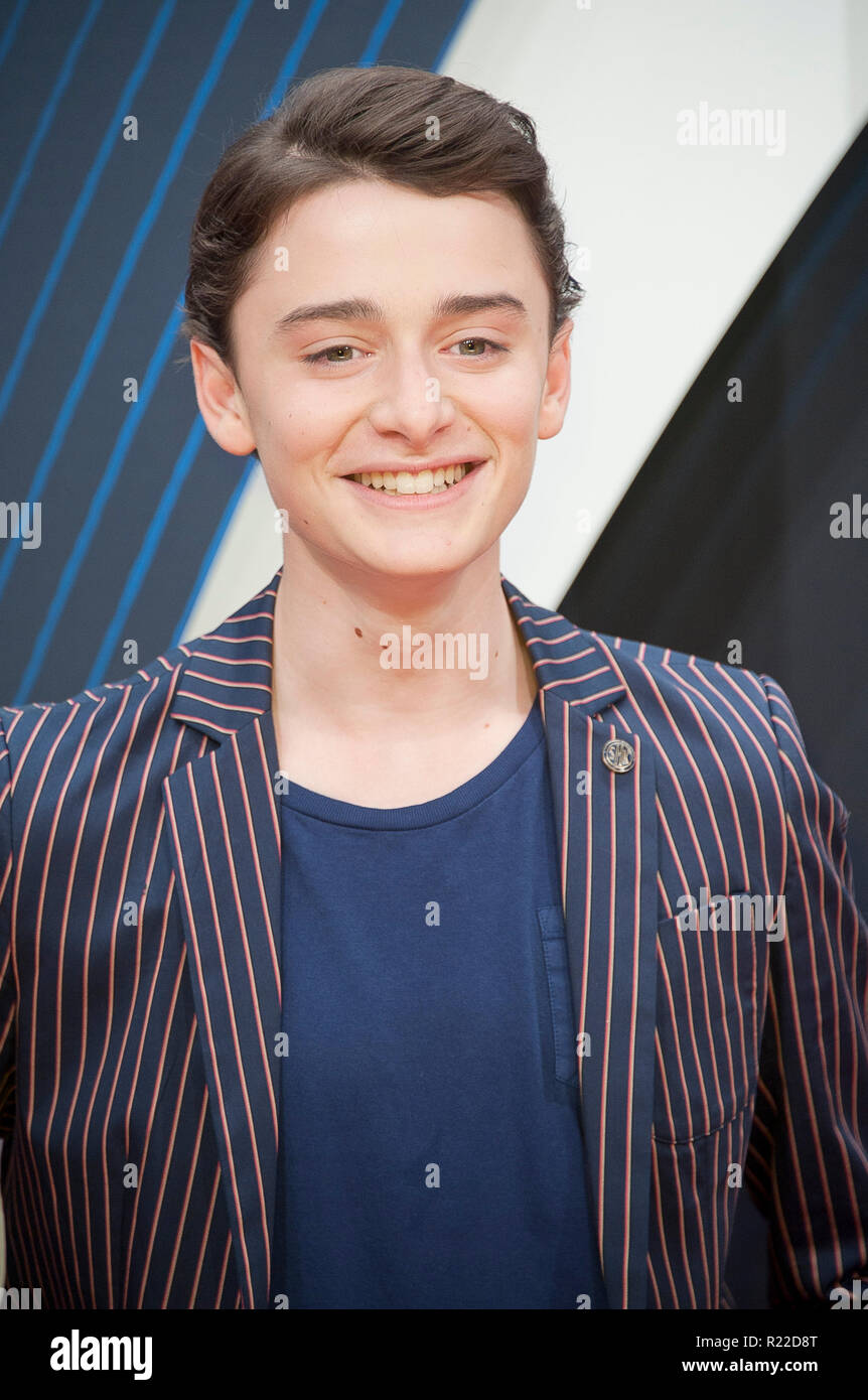 Noah schnapp hi-res stock photography and images - Alamy