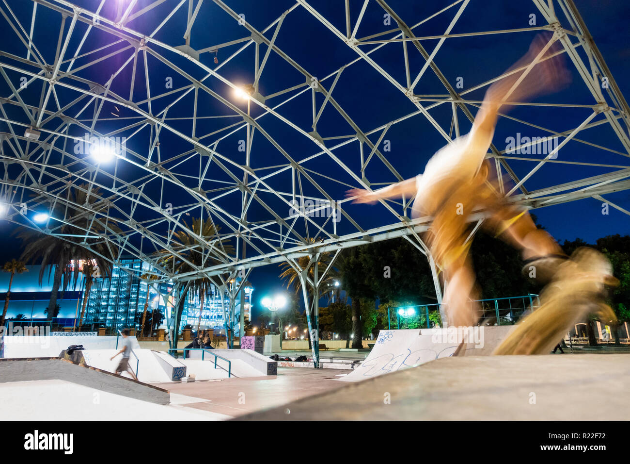 City skateboarding skatepark at night Stock Photo - Alamy