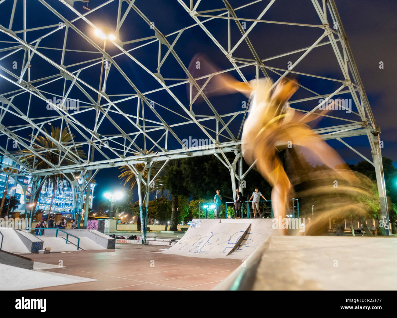 Skateboarders Stock Photos & Skateboarders Stock Images - Alamy