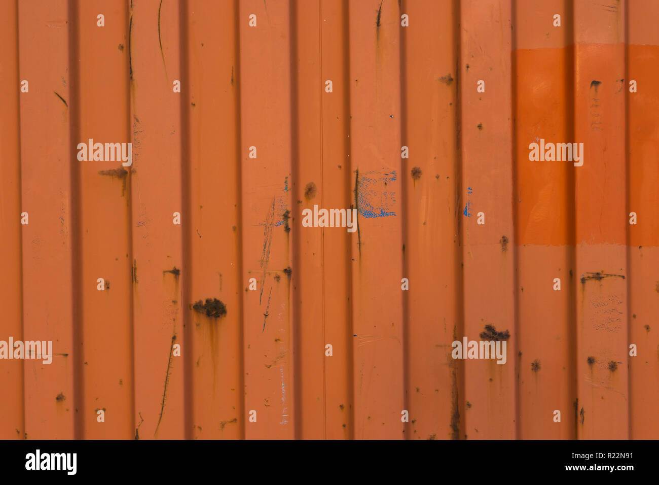 Rusty red shipping container hi-res stock photography and images - Alamy