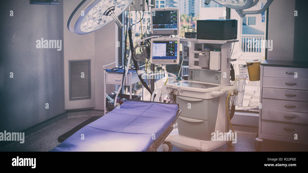 Medical devices in operating room hi-res stock photography and images ...