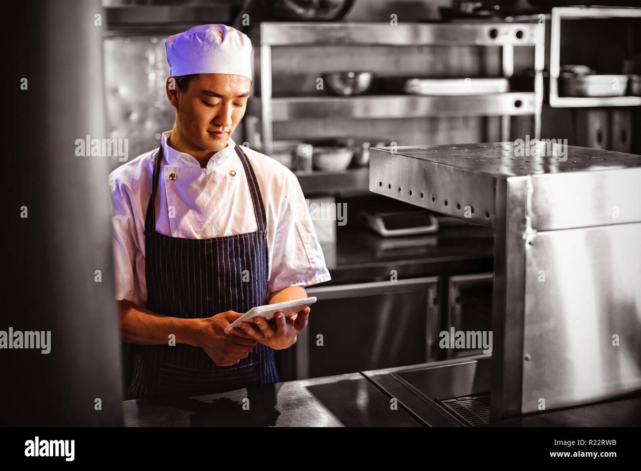 Commercial kitchen screen hi-res stock photography and images - Alamy