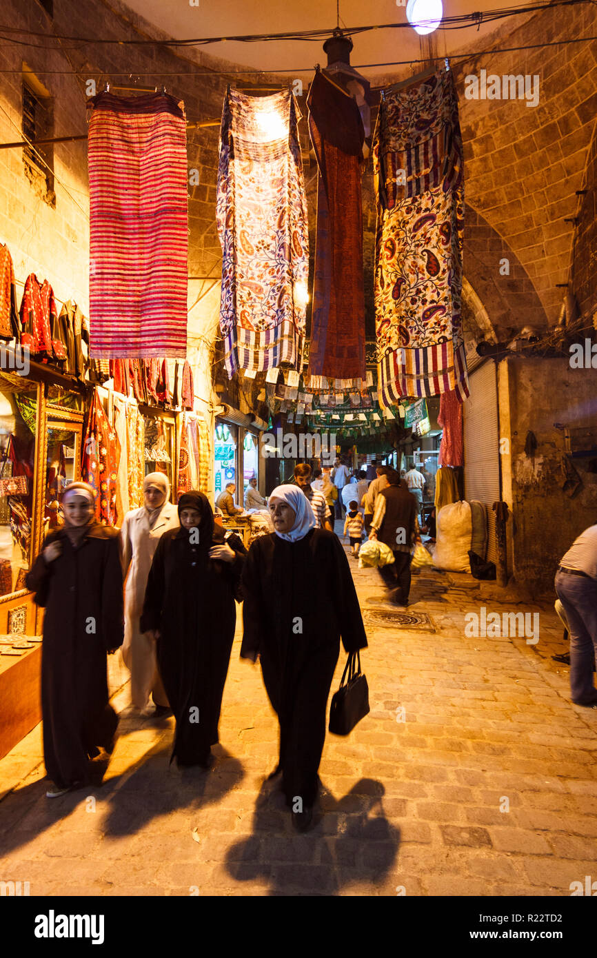 Aleppo souks market hi-res stock photography and images - Alamy