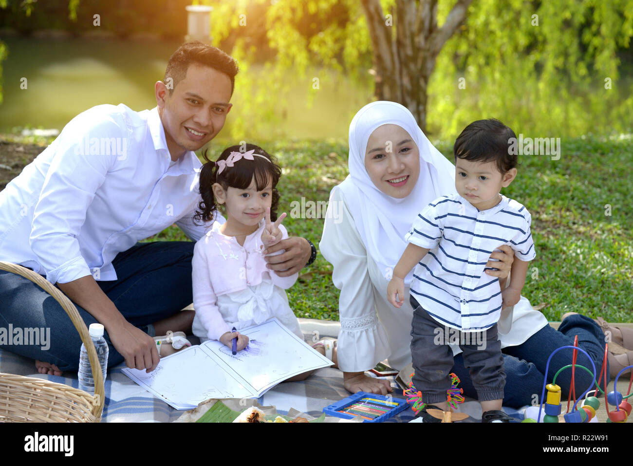 Malay family lunch hi-res stock photography and images - Alamy