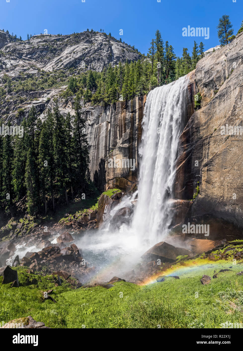 Tall waterfall yosemite hi-res stock photography and images - Alamy