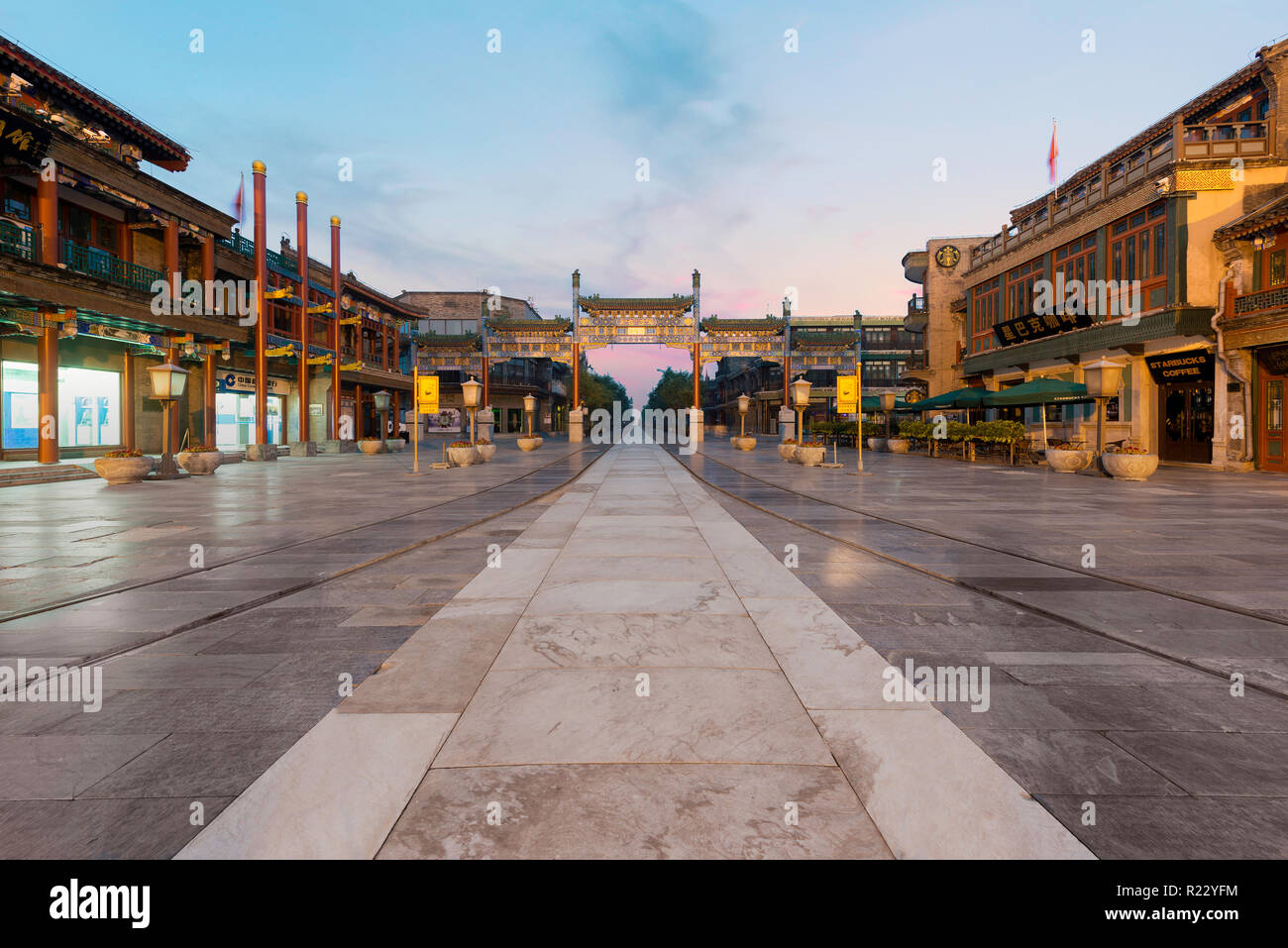 Empty street in chinatown hi-res stock photography and images - Alamy