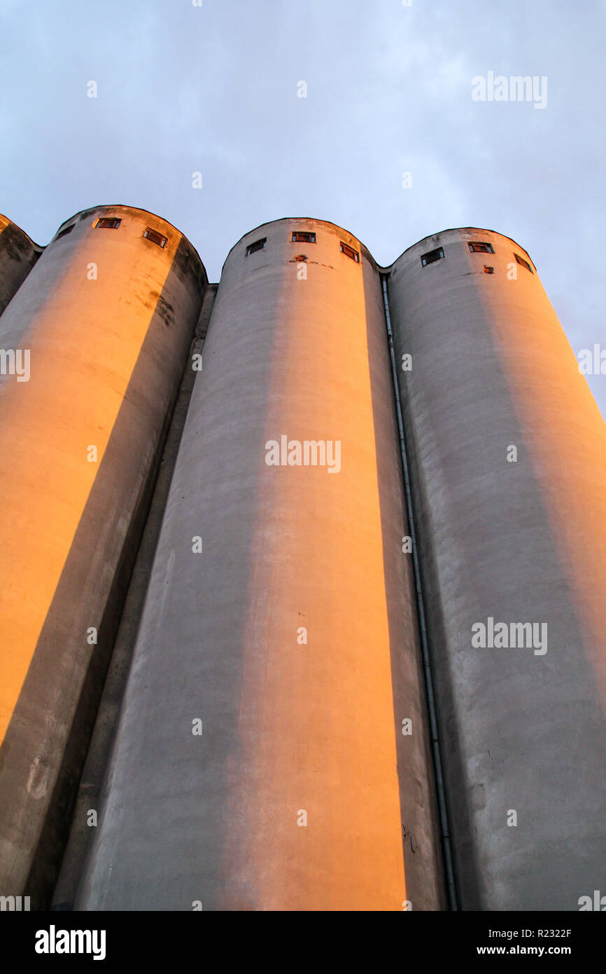 Grain terminal storage old silos, very rustic / Agricultural Silos in ...