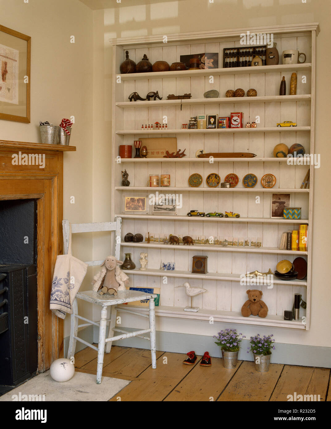 Shelf shelves shelving hi-res stock photography and images - Alamy