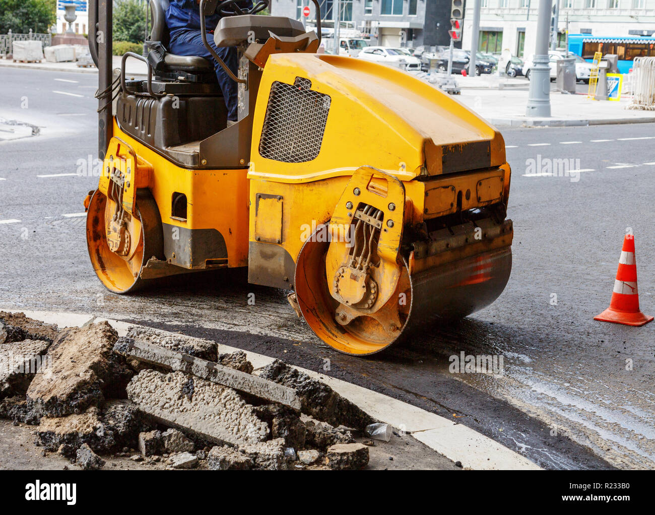 Road roller working at road construction site Stock Photo - Alamy