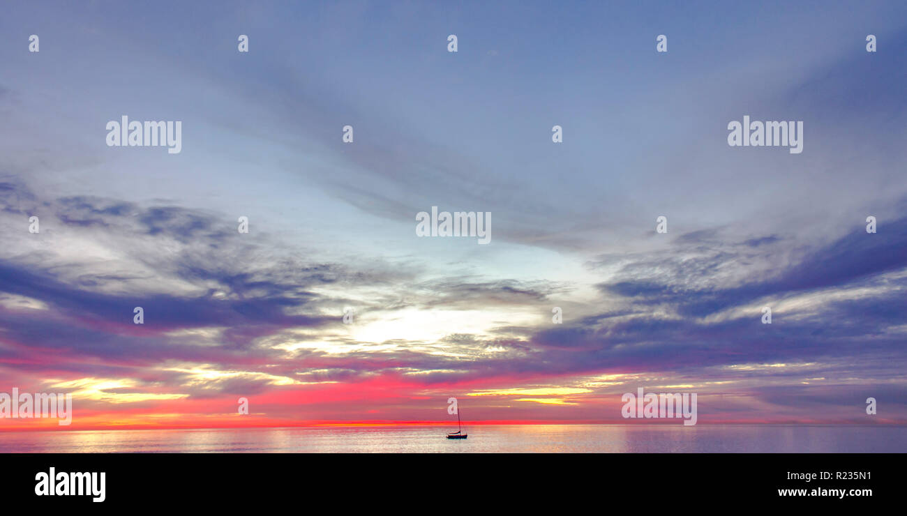 Stunning view sea horizon hi-res stock photography and images - Alamy