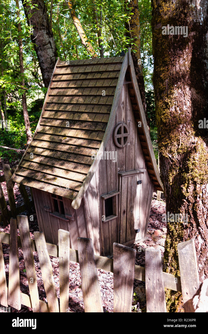 Wooden hut trees in forest architecture hi-res stock photography and ...