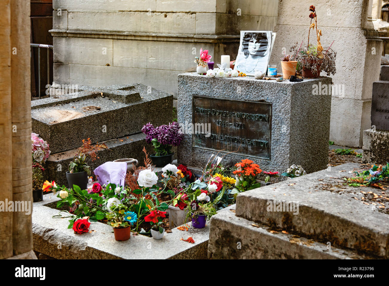 Jim morrison grave paris hi-res stock photography and images - Alamy